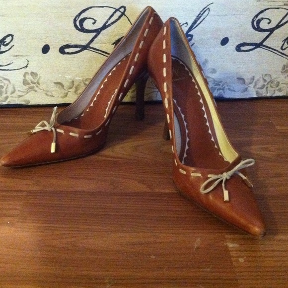J Vincent | Shoes | J Vincent Closed Toe Pump | Poshmark