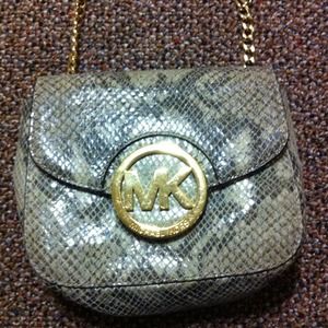 36% off Michael Kors Handbags - MICHAEL KORS PURSE serial#Ok.0973628 OK ...