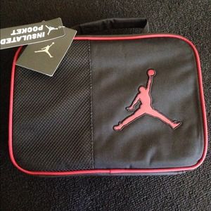 Andres' Closet (@bsbhn12e34) | Poshmark