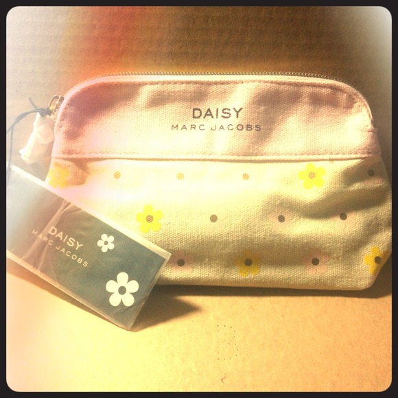 Marc Jacobs | Accessories | Limited Edition Marc Jacobs Daisy Makeup ...