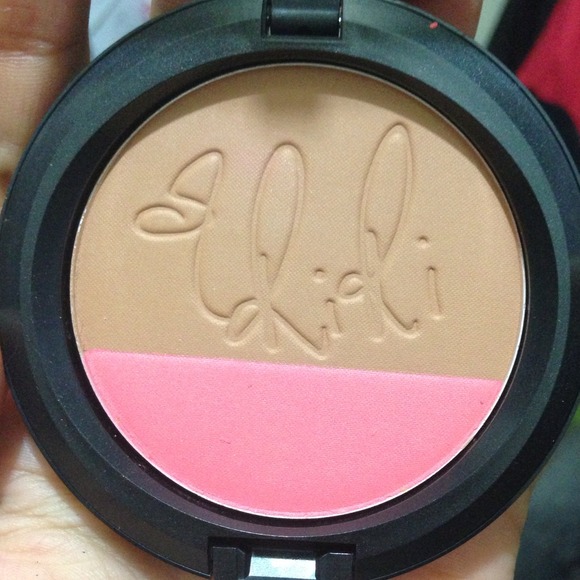 Mac | Makeup | Riri Loves Mac Powder Blush Duo In Hibiscus Kiss | Poshmark