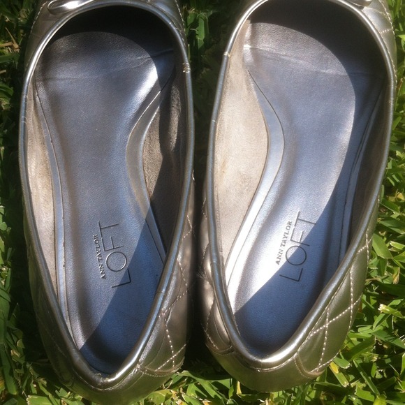 LOFT | Shoes | Ann Taylor Silver Flats | Poshmark