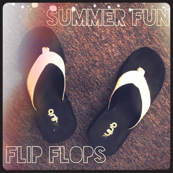 Shoes | Size 7 Tall Flip Flips | Poshmark