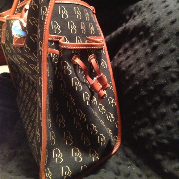 Dooney & Bourke | Bags | Dooney And Bourke Large Tote With Classic Db ...