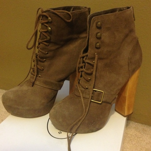 Steve Madden | Shoes | Sold Beige Tan Suede Carnaby 8 2 Booties | Poshmark