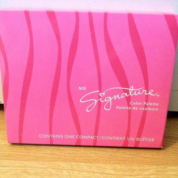 MaryKay Signature | Other | Large Mary Kay Signature Compact | Poshmark