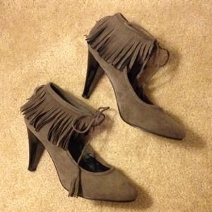 Shopaholic's Closet on Poshmark - @frme2u