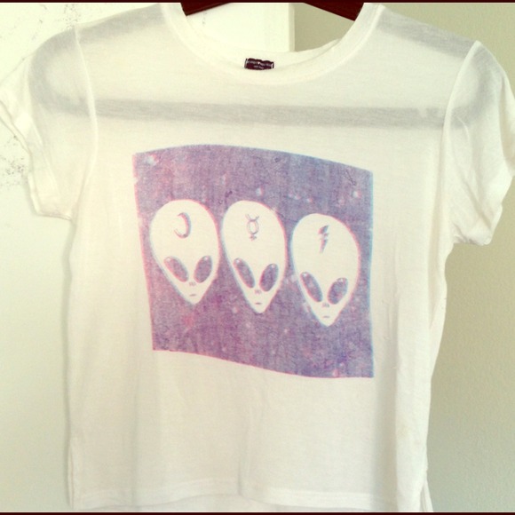 Brandy Melville | Tops | Brandy Melville 3d Alien Tee | Poshmark