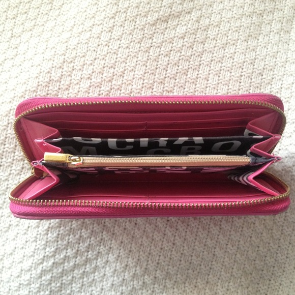 Marc By Marc Jacobs | Bags | Marc By Marc Jacobs Vertical Zippy Wallet ...