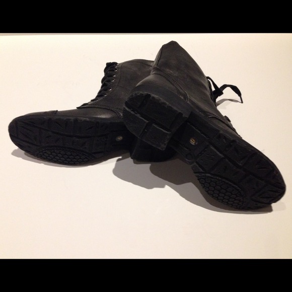 Very Volatile | Shoes | Brand New Very Volatile Chimney Combat Boots ...