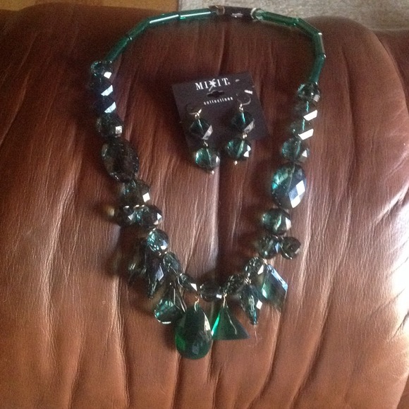 Mixit | Jewelry | This Set Is A Must Have Beautiful Emerald Green ...