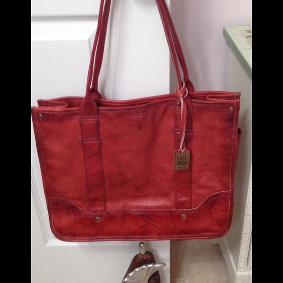 Leather Handbags On Poshmark | semashow.com