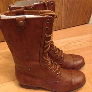 42% off very volatile Boots - Brand new very volatile chimney combat ...