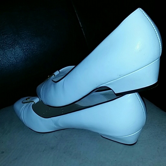 Selby | Shoes | White And Gold Selby Comfort Flex | Poshmark