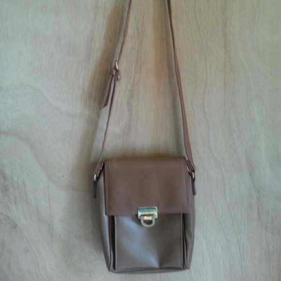 j.g.hook | Bags | Free With Bundlesjg Hook Leather Crossbody | Poshmark