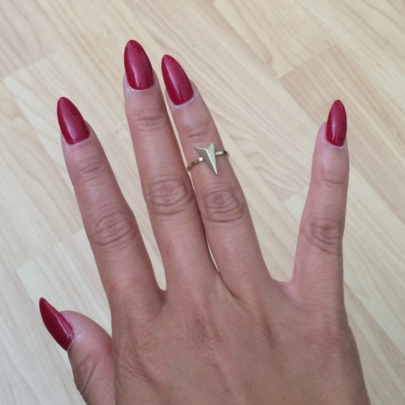 Urban Outfitters | Accessories | Gold Arrow Mid Finger Small Knuckle ...