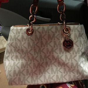 36% off Michael Kors Handbags - MICHAEL KORS PURSE serial#Ok.0973628 OK ...