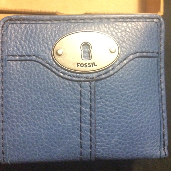 Fossil | Bags | Authentic Fossil Wallet | Poshmark
