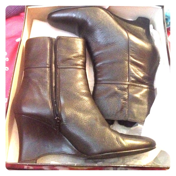 Valerie Stevens | Shoes | Leather Val Flex Ankle Wedge Boots | Poshmark