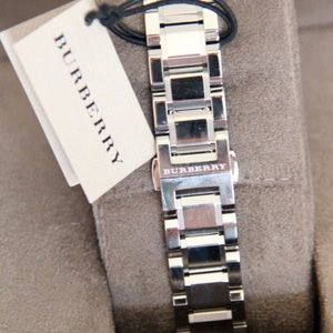 Burberry Accessories | Bu922 Burberry The City Diamond Bezel 26mm ...