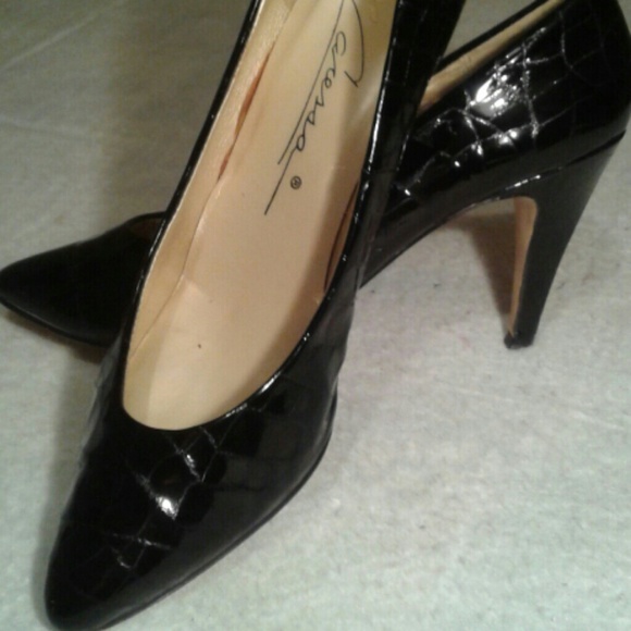 Caressa | Shoes | Black Caressa Pump | Poshmark