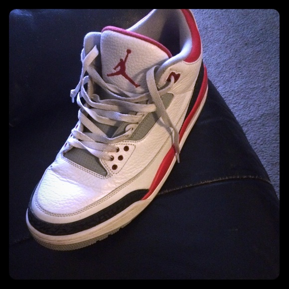Jordan | Shoes | Jordan Retro Fire Red 3s Size 5 | Poshmark