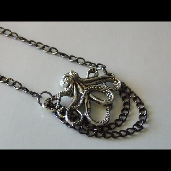 SavvyRelics | Jewelry | Octopus Chain Necklace | Poshmark