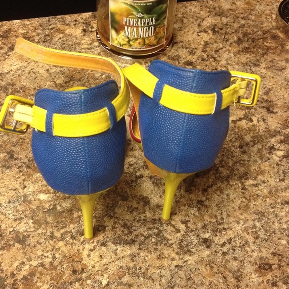 Pr💋mise | Shoes | Color Block Sandals | Poshmark