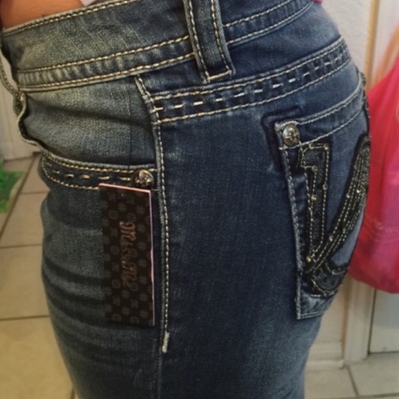 Miss Me | Jeans | Miss Me Capris W Black Horseshoe Designs Bling | Poshmark