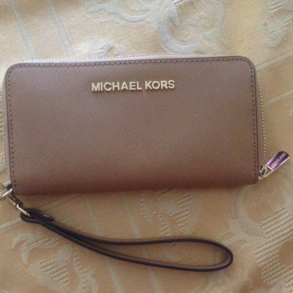 Michael Kors | Bags | Michael Kors Wristlet Wallet | Poshmark