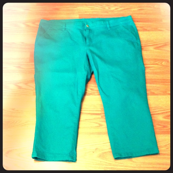 Old Navy | Pants & Jumpsuits | Old Navy Kelly Green Summer Capris Size ...