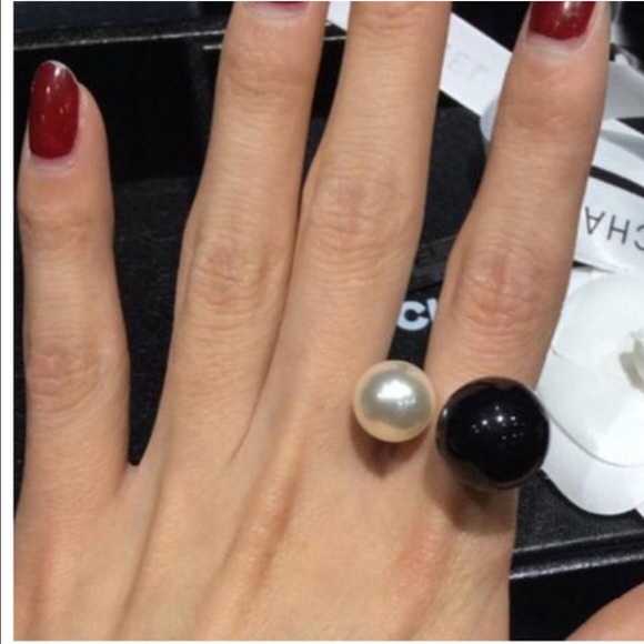 Jewelry | Beautiful Black And White Bauble Ring | Poshmark