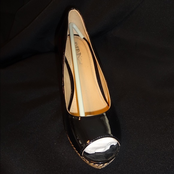Diba | Shoes | New Diba Girl Wedge Peep Toe Sandal Blk Sz 75 | Poshmark