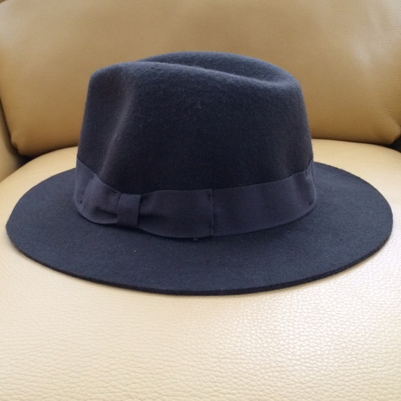 Uniqlo | Accessories | Uniqlo Wool Hat Paris Edition | Poshmark