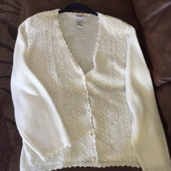 Koret | Sweaters | Off White Vneck Cardigan Koret Size M | Poshmark