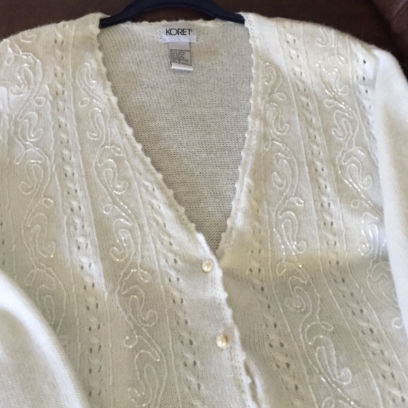 Koret | Sweaters | Off White Vneck Cardigan Koret Size M | Poshmark