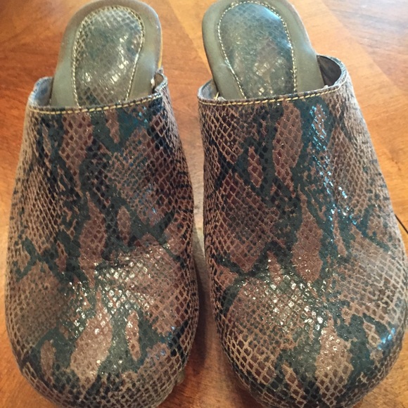 Volatile | Shoes | Snake Skin Clogs | Poshmark
