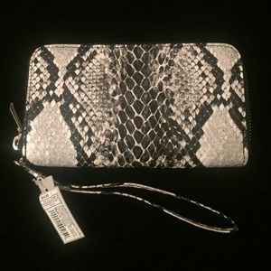 Razan's Closet on Poshmark - @ranamere