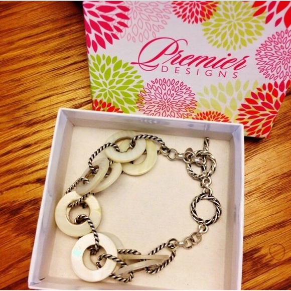 Premier Designs | Jewelry | Premier Designs Silver And Shell Bracelet ...