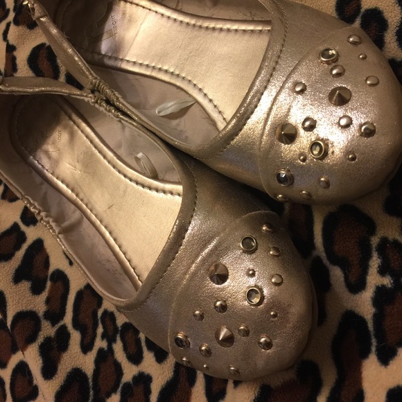 Report | Shoes | Report Gold With Studs Closed Toed Flats | Poshmark