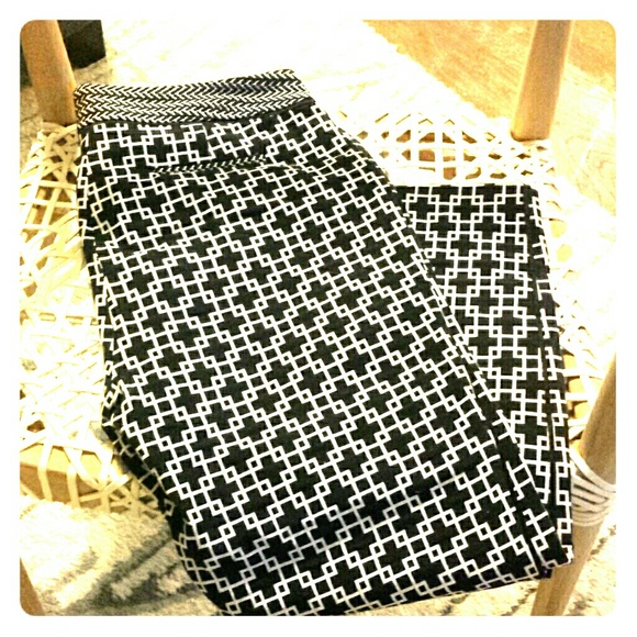Adrianna Papell | Pants & Jumpsuits | Black And White Geometric Crop ...