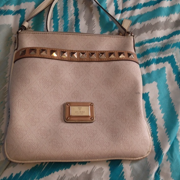 Guess | Bags | White Quilted Pattern Crossbody Guess Purse | Poshmark
