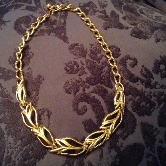 Trifari | Jewelry | Vintage Trifari Goldtone Necklace | Poshmark