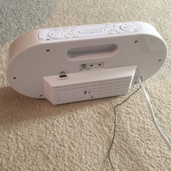 iLIVE | Other | Ipod Dock Alarm Radio | Poshmark