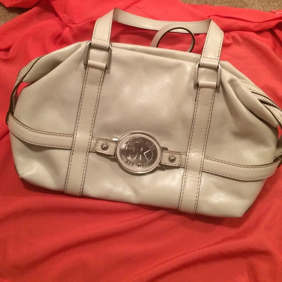 Michael Kors | Bags | Michael Kors Cream Leather Authentic Purse | Poshmark