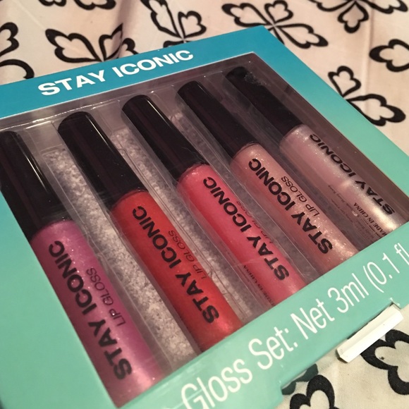 Stay iconic | Makeup | L I P G L O S S | Poshmark
