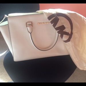 Michael Kors - White Michael Kors Handbag from Jakobswife's closet on ...