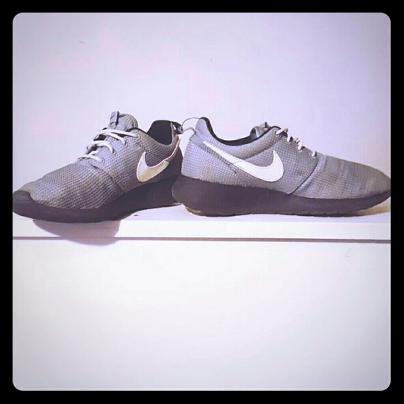Nike | Shoes | Nike Roche One Womens | Poshmark