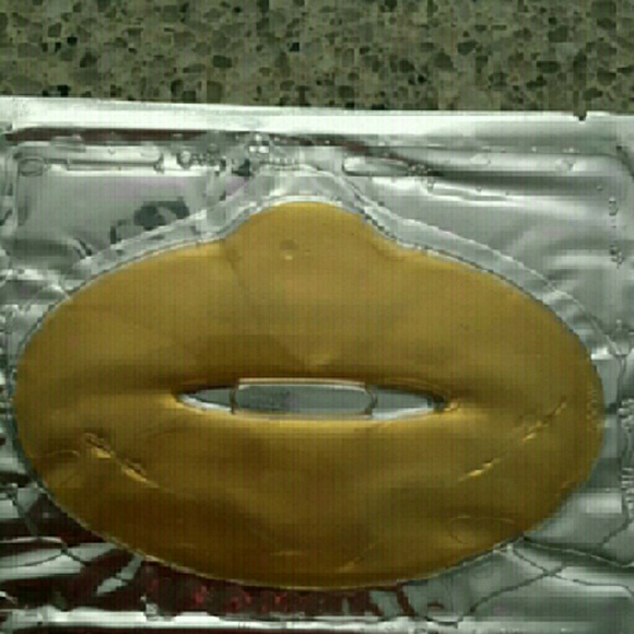 Makeup | 1pk 24k Gold Lip Repair Mask | Poshmark