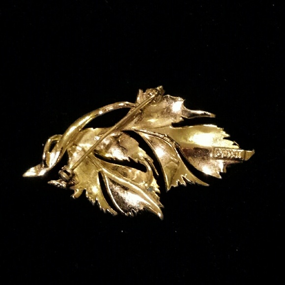 Lisner Jewelry | Jewelry | Lisner Leaf Brooch | Poshmark